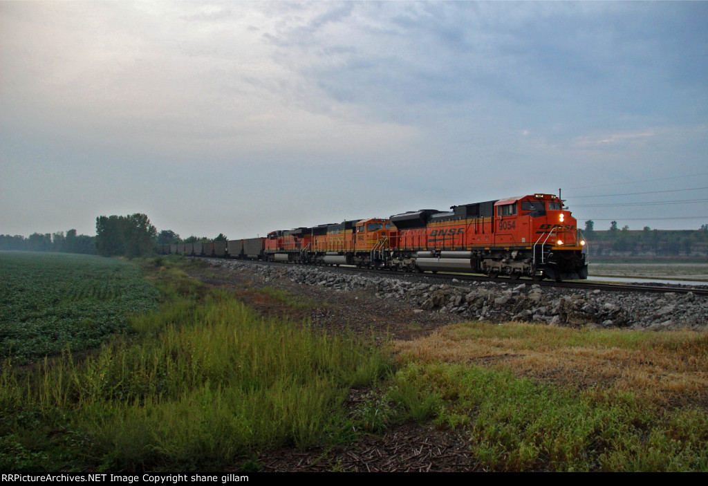 BNSF 9054 Leads a Empty coal train Nb.